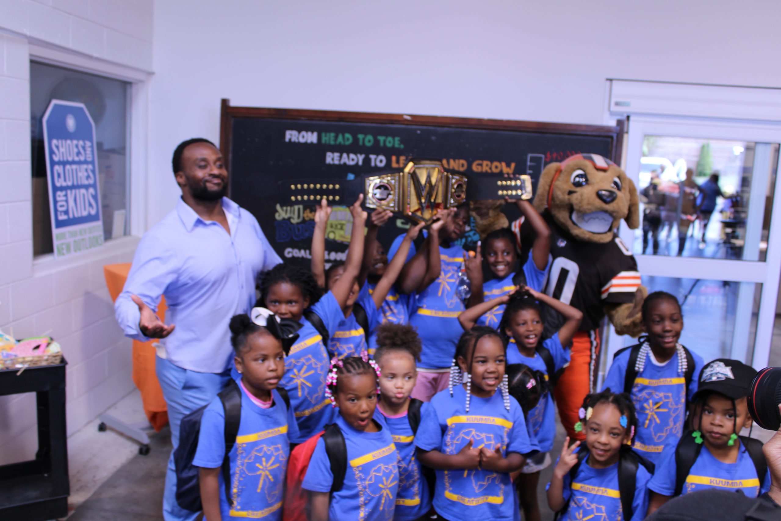 WWE Superstar Big E Visits SC4K for Backpack Build Event - Shoes and ...